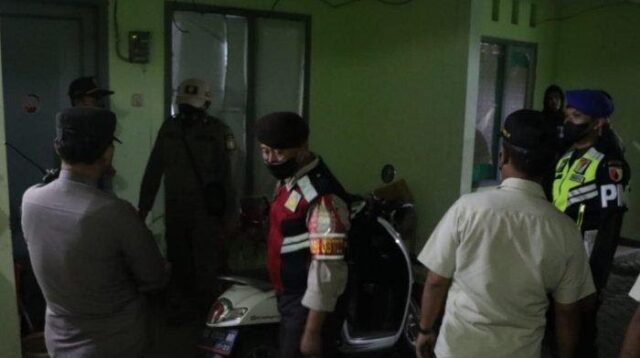 Enam Pasangan Bukan Muhrim Digrebek Petugas Gabungan di Kos-kosan - Media Berita Bangsa