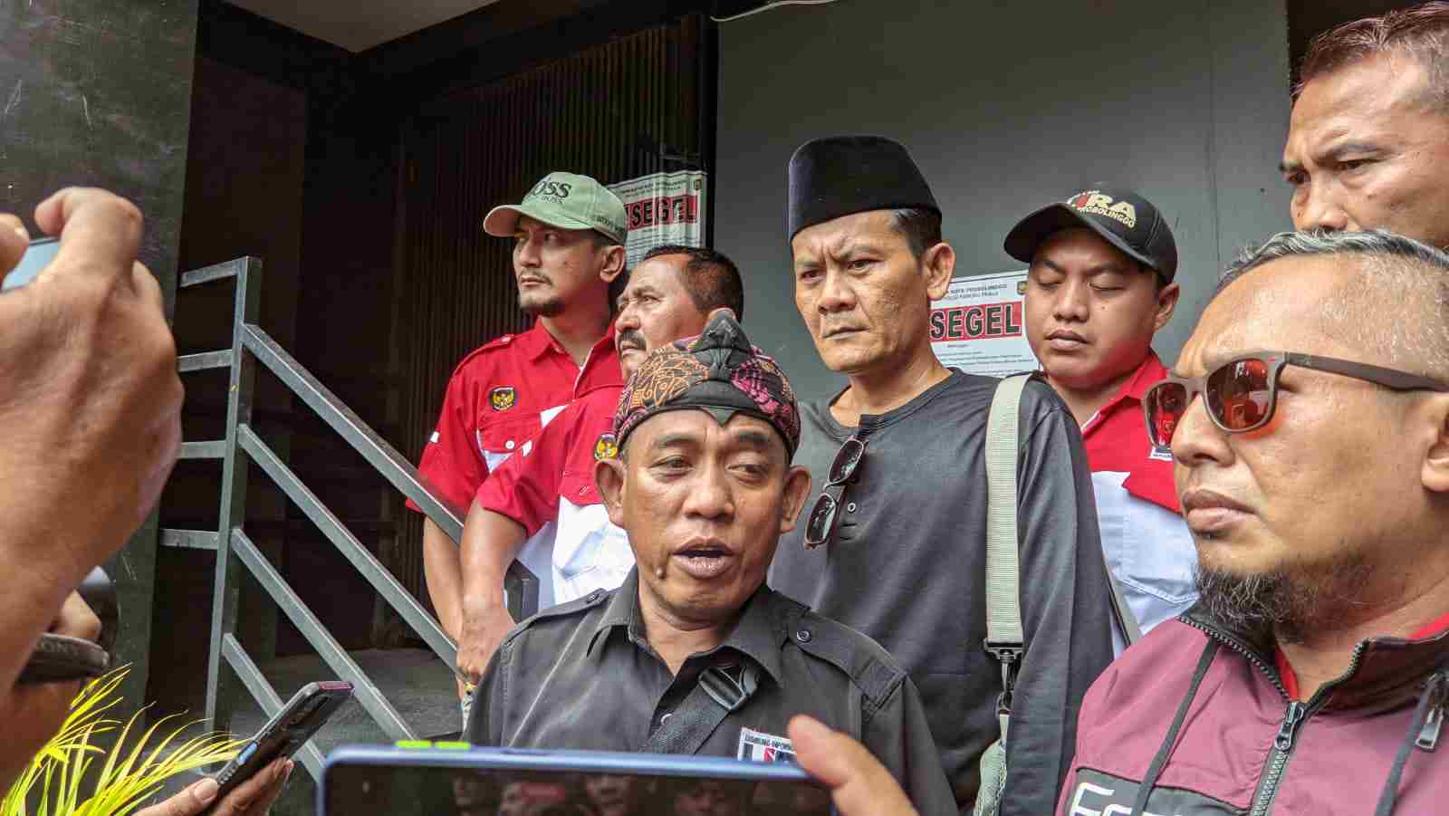 Karaoke 88 Kota Probolinggo Disegel, Pengelola Tempuh Jalur Hukum - Media Berita Bangsa