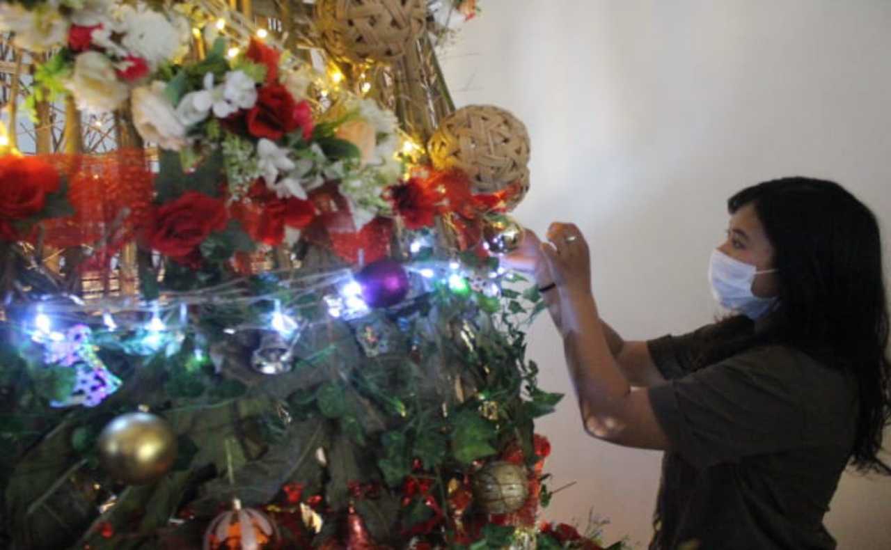Hanya di Jombang, Pohon Natal Terbuat dari Bambu dan Dedaunan - Media ...