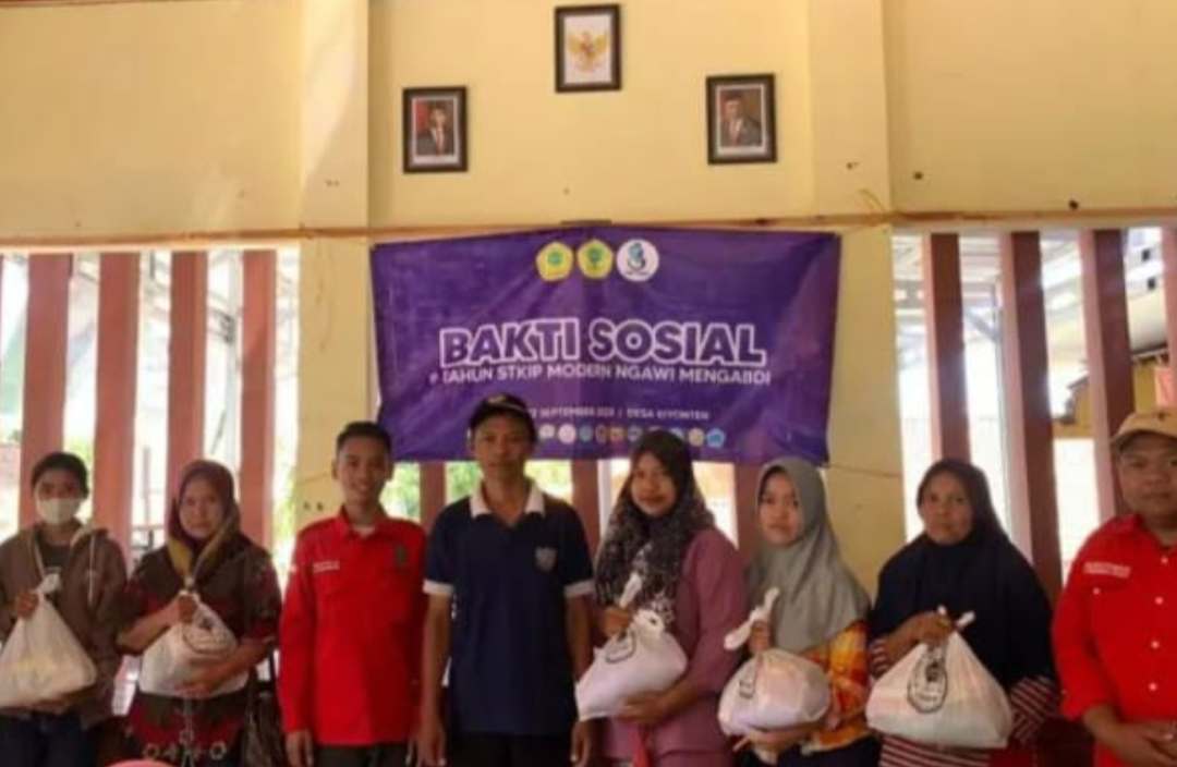 Peduli Sesama, Mahasiswa STKIP Modern Ngawi Gelar Bakti Sosial - Media ...