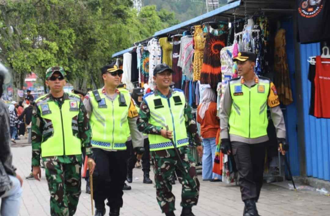 Patroli Dialogis, TNI Polri Jalin Komunikasi Humanis dengan Wisatawan ...