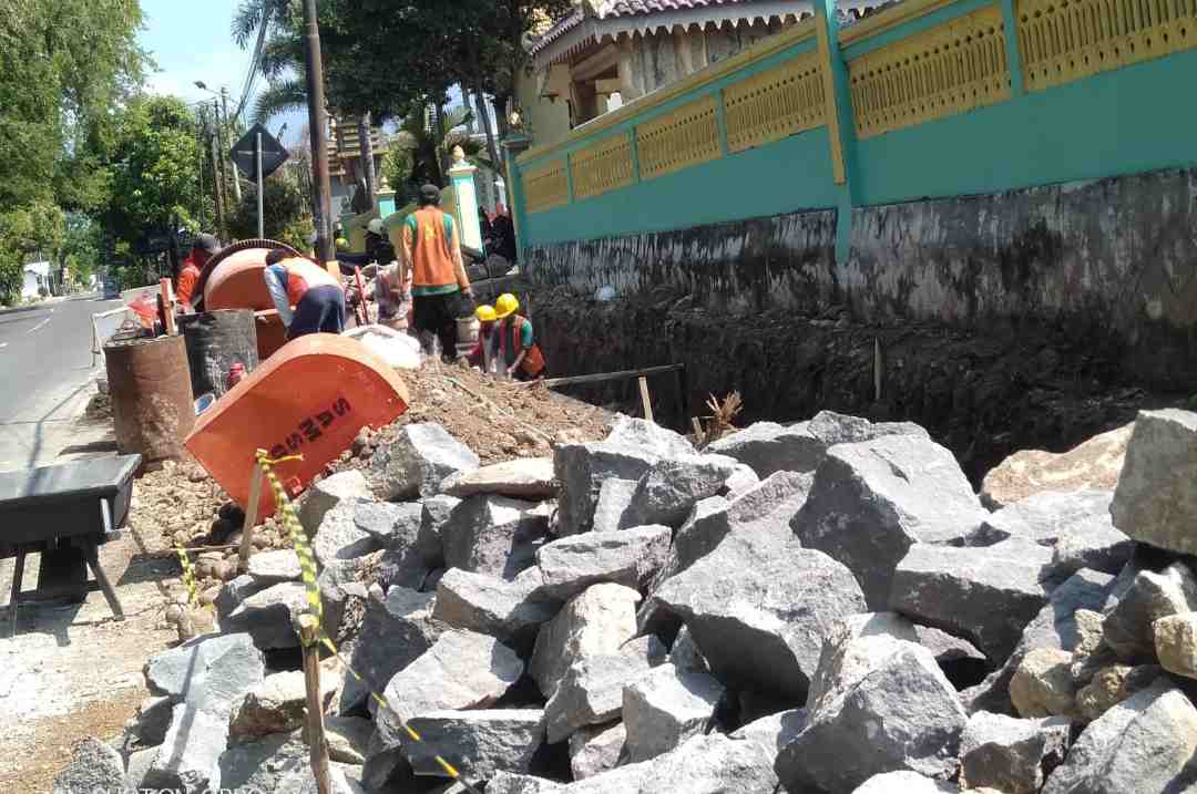 Perlancar Mobilitas Masyarakat, DPUPR Bidang Bina Marga Magetan Lebarkan Jalan Mangkujayan ...