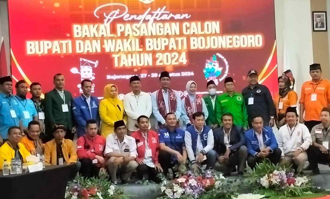 Setyo Wahono dan Nurul Azizah Daftar Maju Pilbup ke KPU Bojonegoro - Media Berita Bangsa