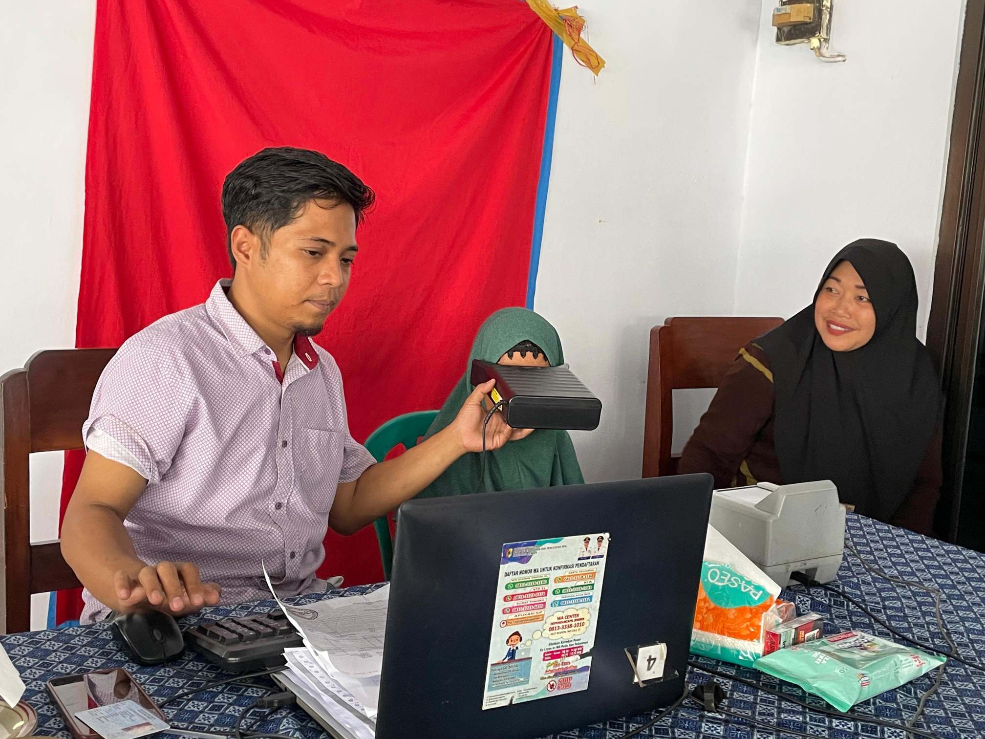 Dispendukcapil Jember Maraton Layani Perekaman e-KTP se-Kecamatan Puger ...