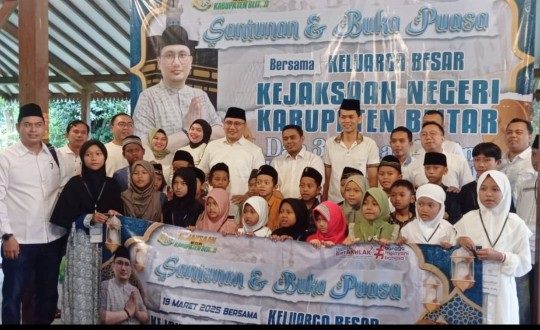 Kejari Blitar Gelar Santunan dan Bukber Bersama Puluhan Anak Yatim - Media Berita Bangsa