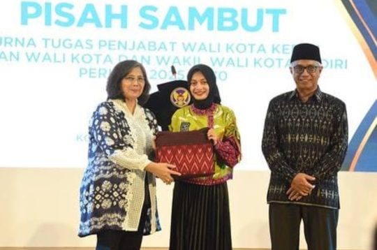 Apresiasi dari Mbak Vinanda Kepada Pj Wali Kota Kediri Zanariah di Acara Pisah Sambut - Media ...