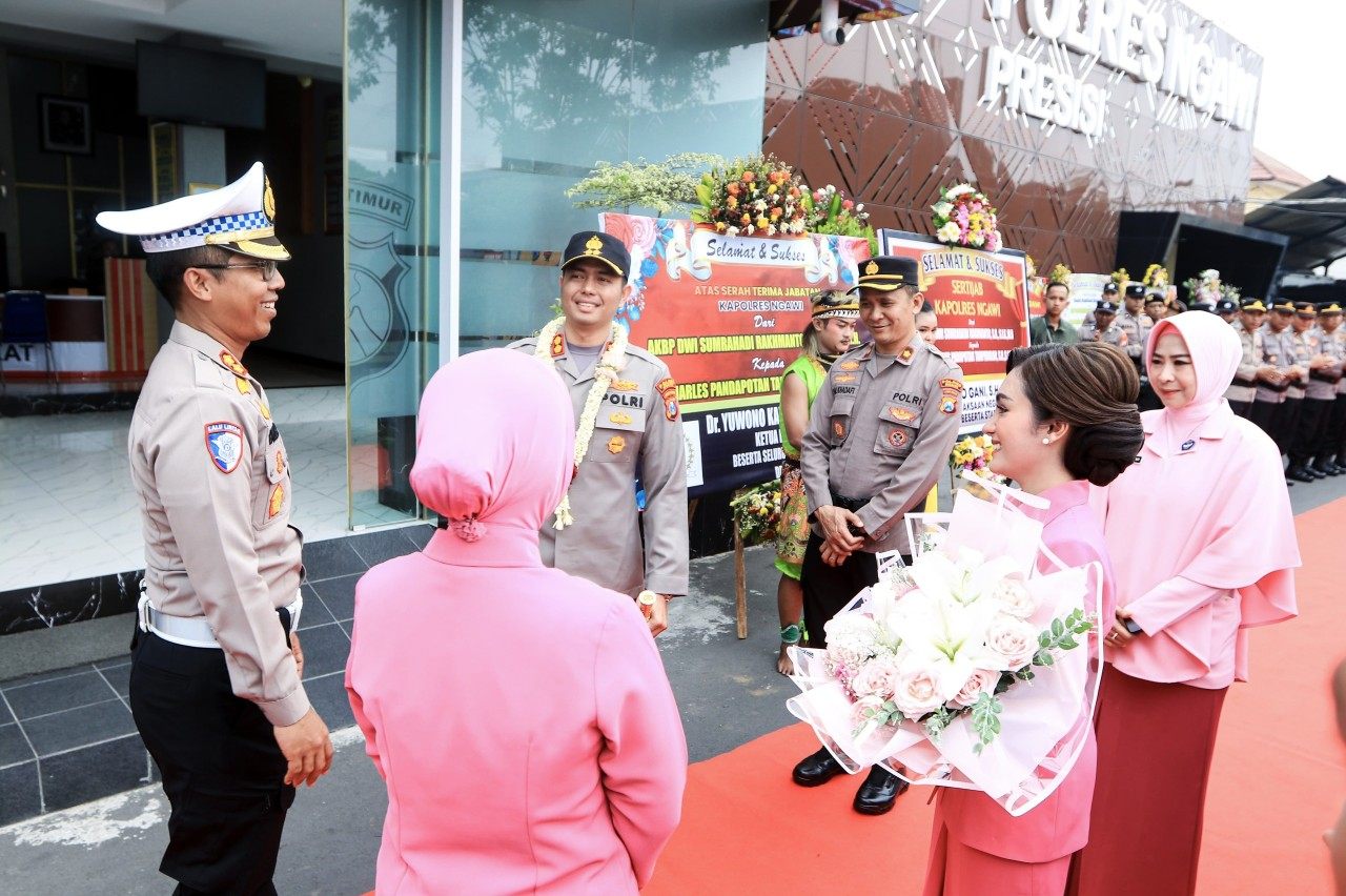Kapolres Ngawi Baru Disambut Tari Orek-orek dan Pedang Pora - Media ...