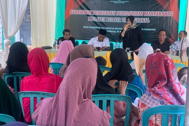 Ratusan Emak-emak Kerubuti Wiwin Sumrambah Bahas Budaya - Media Berita ...