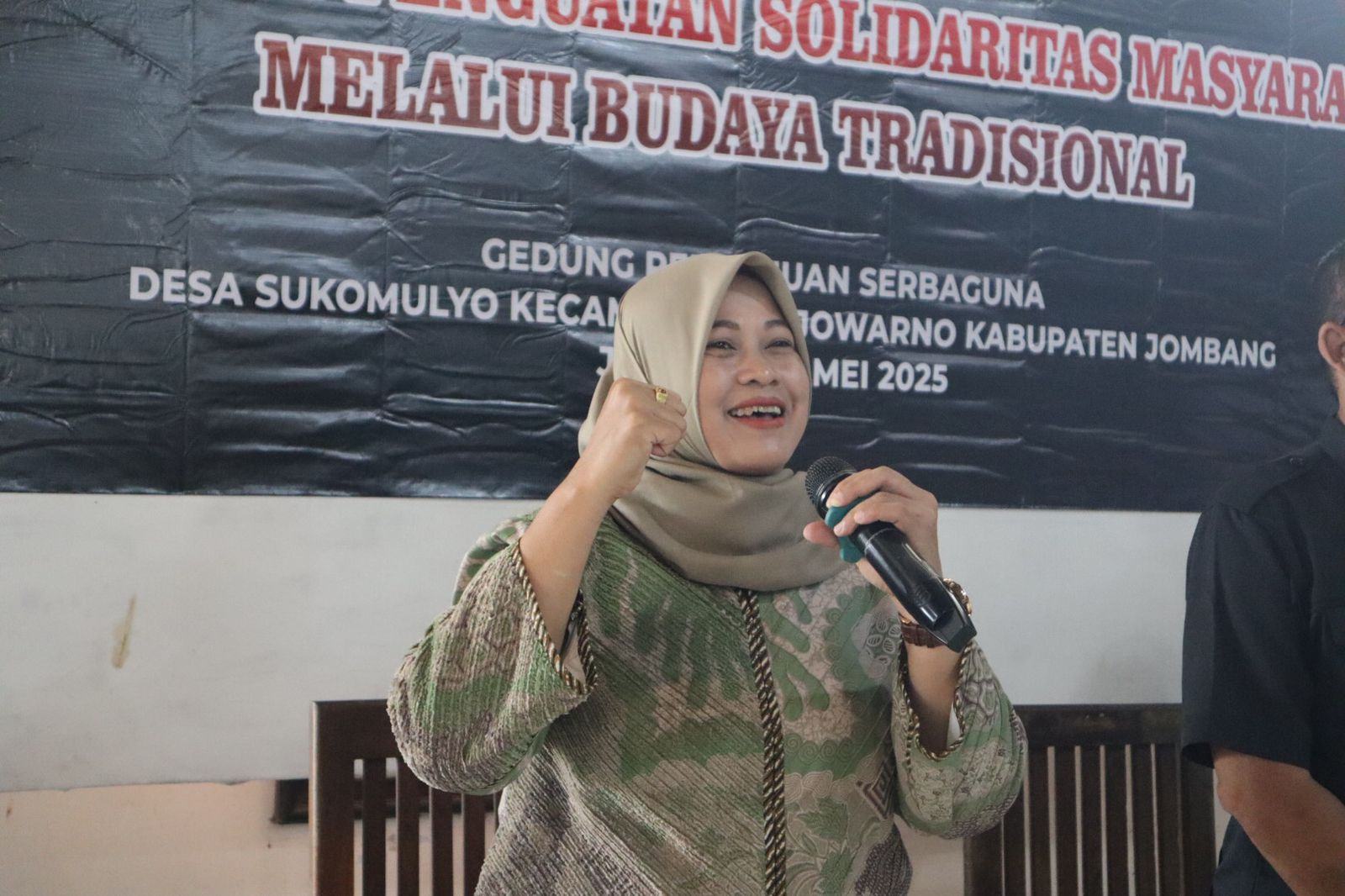 Di Tengah Era Digital, Wiwin Sumrambah Ajak Warga Jombang Lestarikan ...