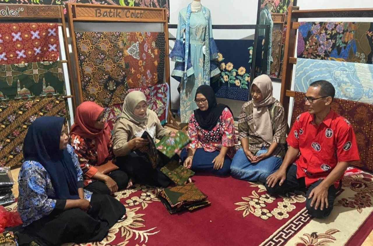 Dorong Cinta Produk Lokal, Wiwin Sumrambah Kunjungi Batik New Colet ...